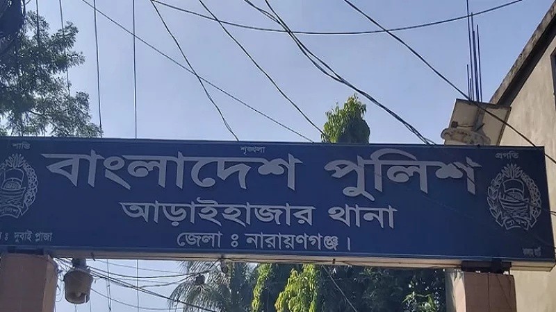 ডাকাত ডাকাত চিৎকার করে পুলিশের ওপর হামলা আহত ৭