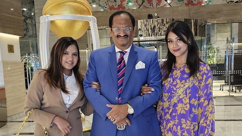 যার বাবার সঙ্গে আছি তারই কোনো সমস্যা নেই: সিনথিয়া