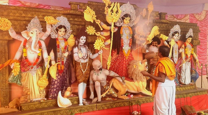 সিংড়ায় কঠোর নিরাপত্তা বলায়ে ৮১টি পূজা মণ্ডপে দুর্গোৎসব শুরু