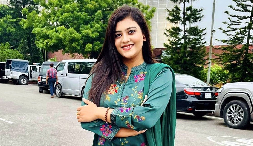 বয়স নিয়ে ট্রল, বডি শেমিং— ক্ষোভ ঝাড়লেন উপস্থাপিকা দীপ্তি