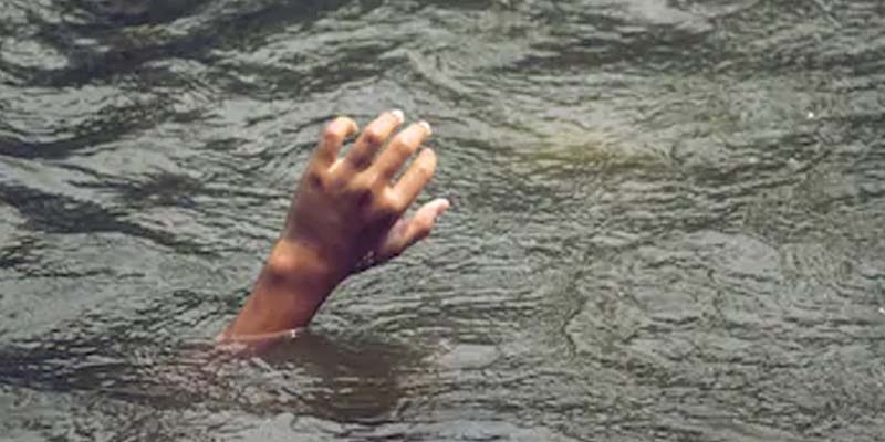 আড়িয়াল খাঁ নদীতে ট্রলার ডুবির ঘটনায় ১ জনের লাশ উদ্ধার | BD24Live.com